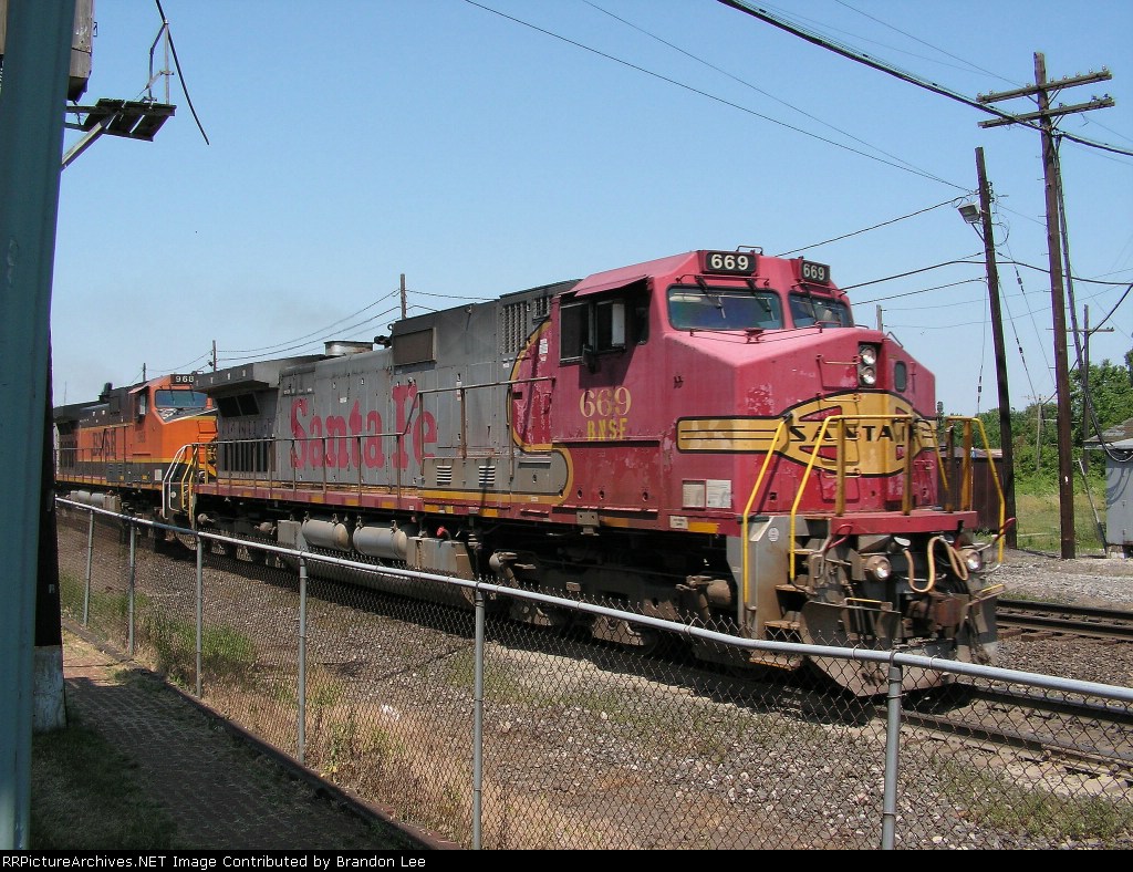 BNSF 669